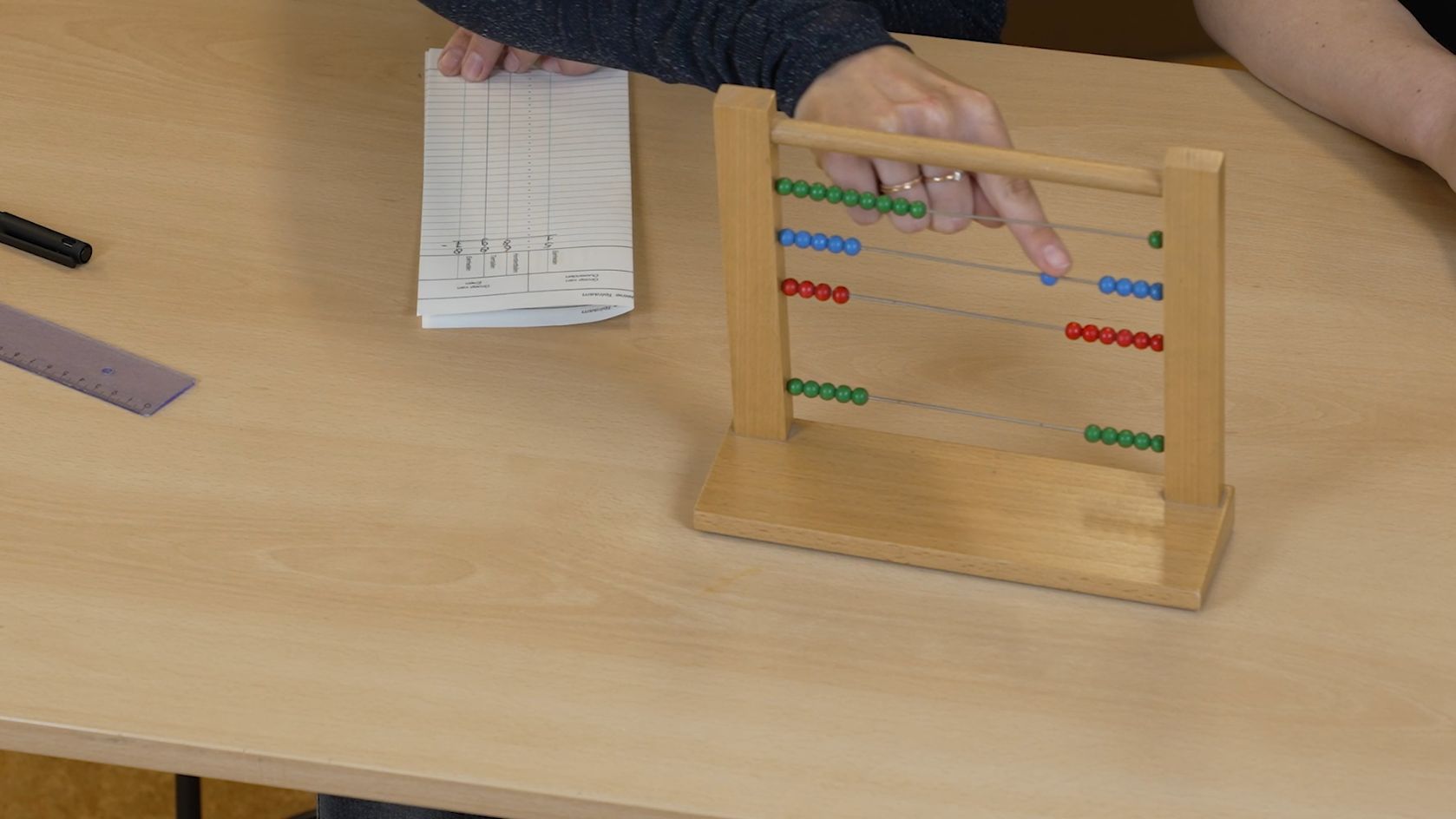 Kleine telraam - aftreksom met wisselen - AVE.IK Montessoristudie