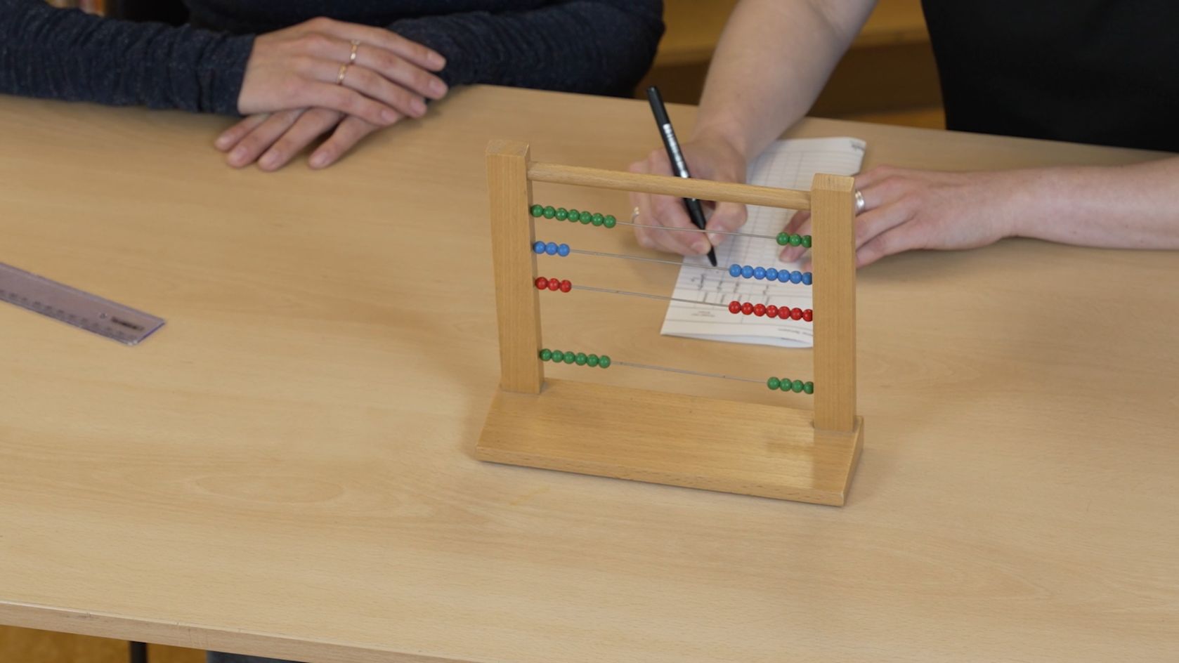 Kleine telraam - optellen met wisselen - AVE.IK Montessoristudie