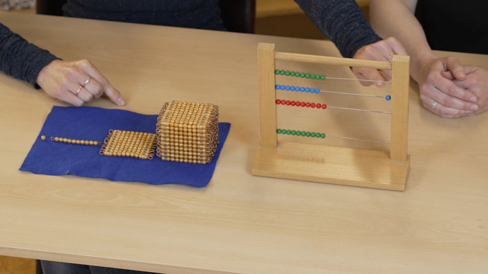 Kleine telraam - verkennen en getallen maken - AVE.IK Montessoristudie